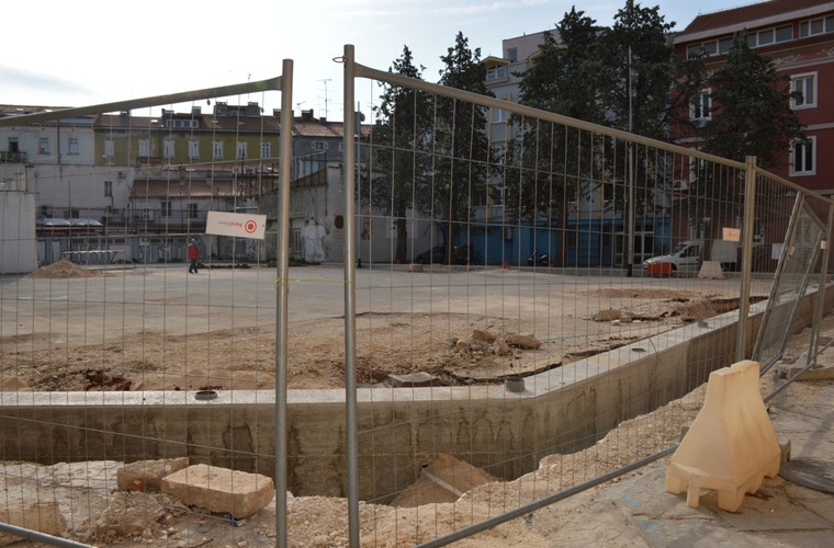 Nova ograda, golovi, koševi i rasvjeta za korisnike sportskog igrališta ...