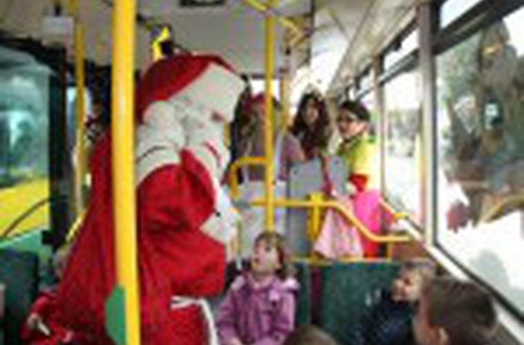 Veseli autobus i ove godine uveseljava mališane dječjih vrtića | Grad Pula