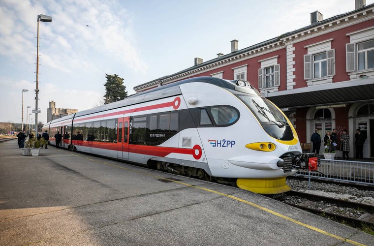 S pulskog kolodvora u promet pušten novi dizel-električni motorni vlak ...