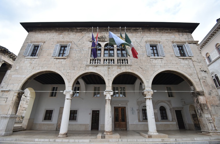 Grad Pula privremeno ograničio rad sa strankama | Grad Pula