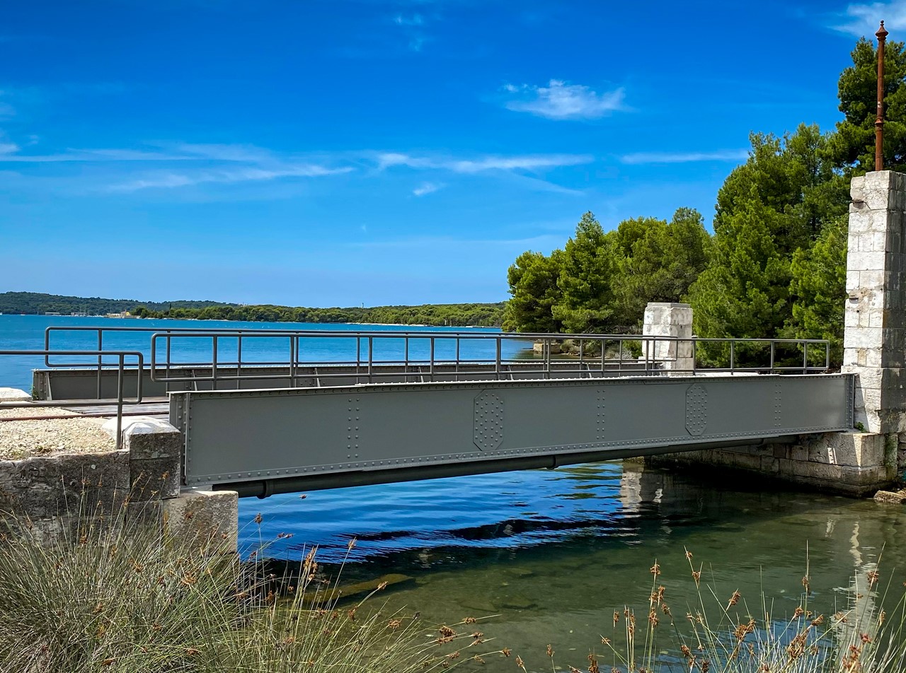 Dovršena sanacija starog željezničkog mosta Mandrač - Vallelunga | Grad ...